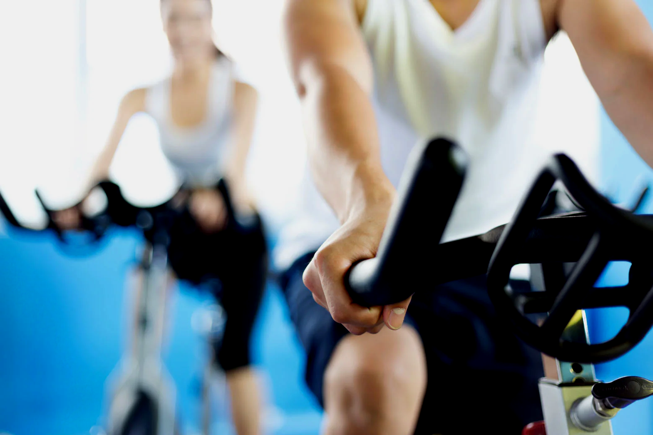 HIIT vs Steady-State Cardio: What’s Better for Your Body? - HealthEvoke