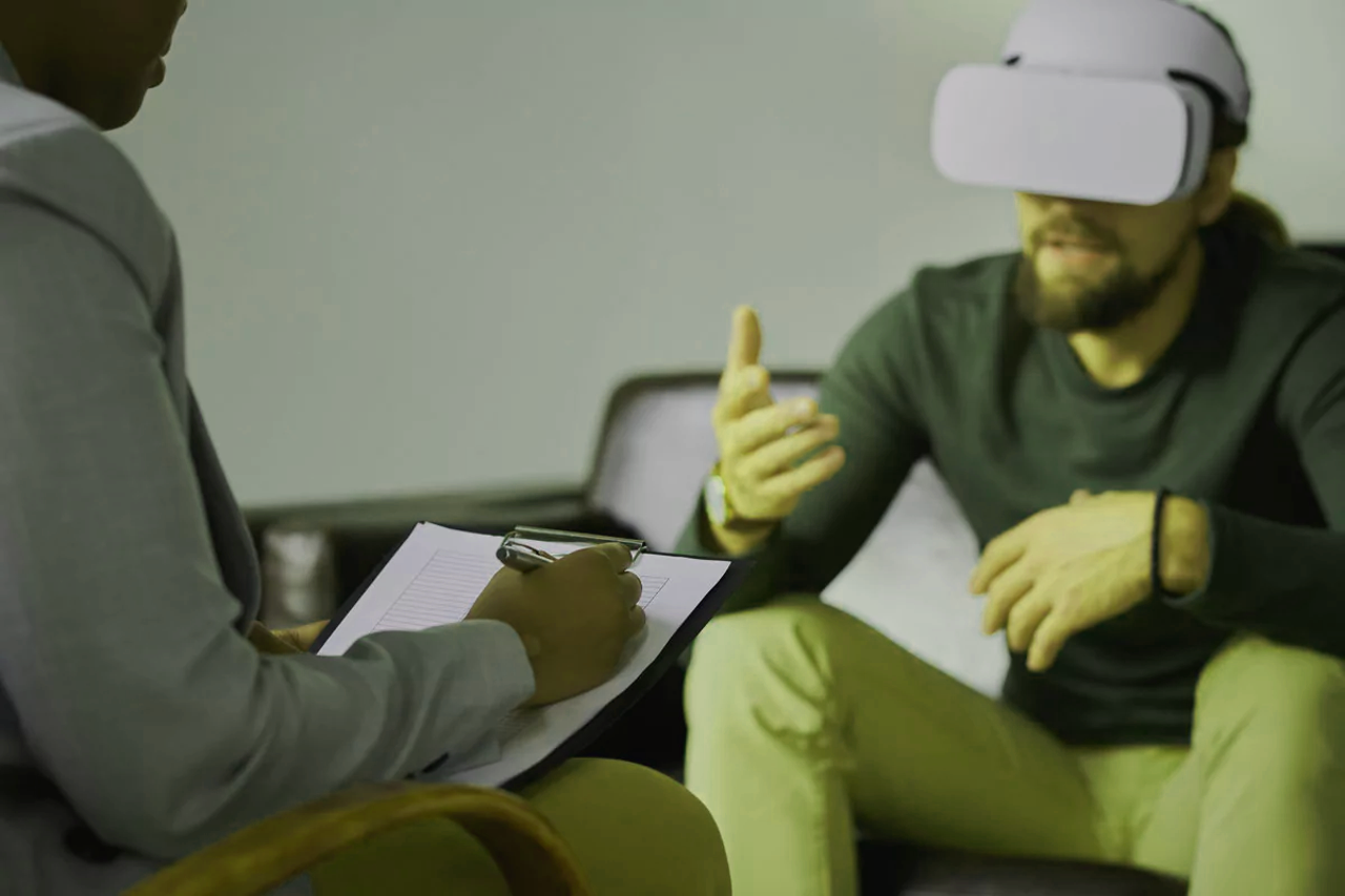 Can Virtual Reality Help with Mental Health Treatment? - HealthEvoke